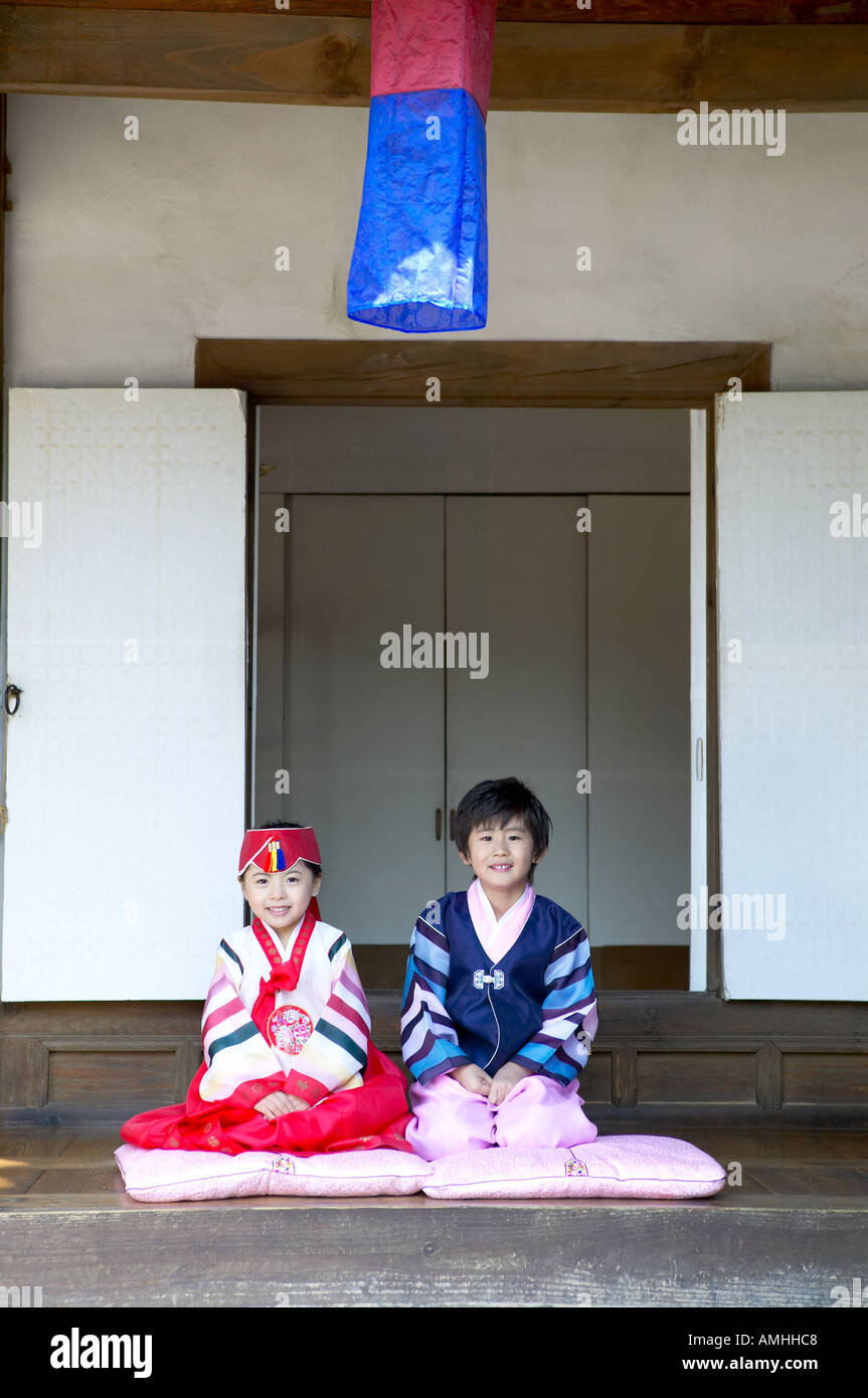 Children in Hanbok greet in Korean way Stock Photo - Alamy
