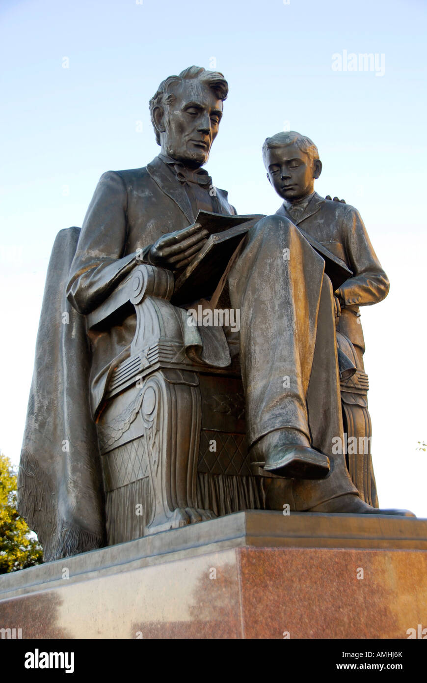 Statue of Abraham Lincoln and his son Tad at The State Capitol Building ...