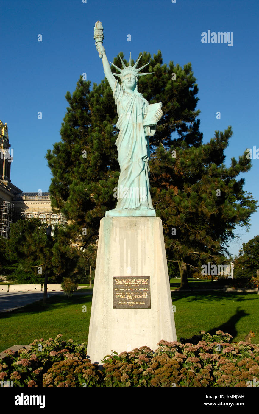Statue of Liberty Monument on the grounds of The State Capitol Building ...
