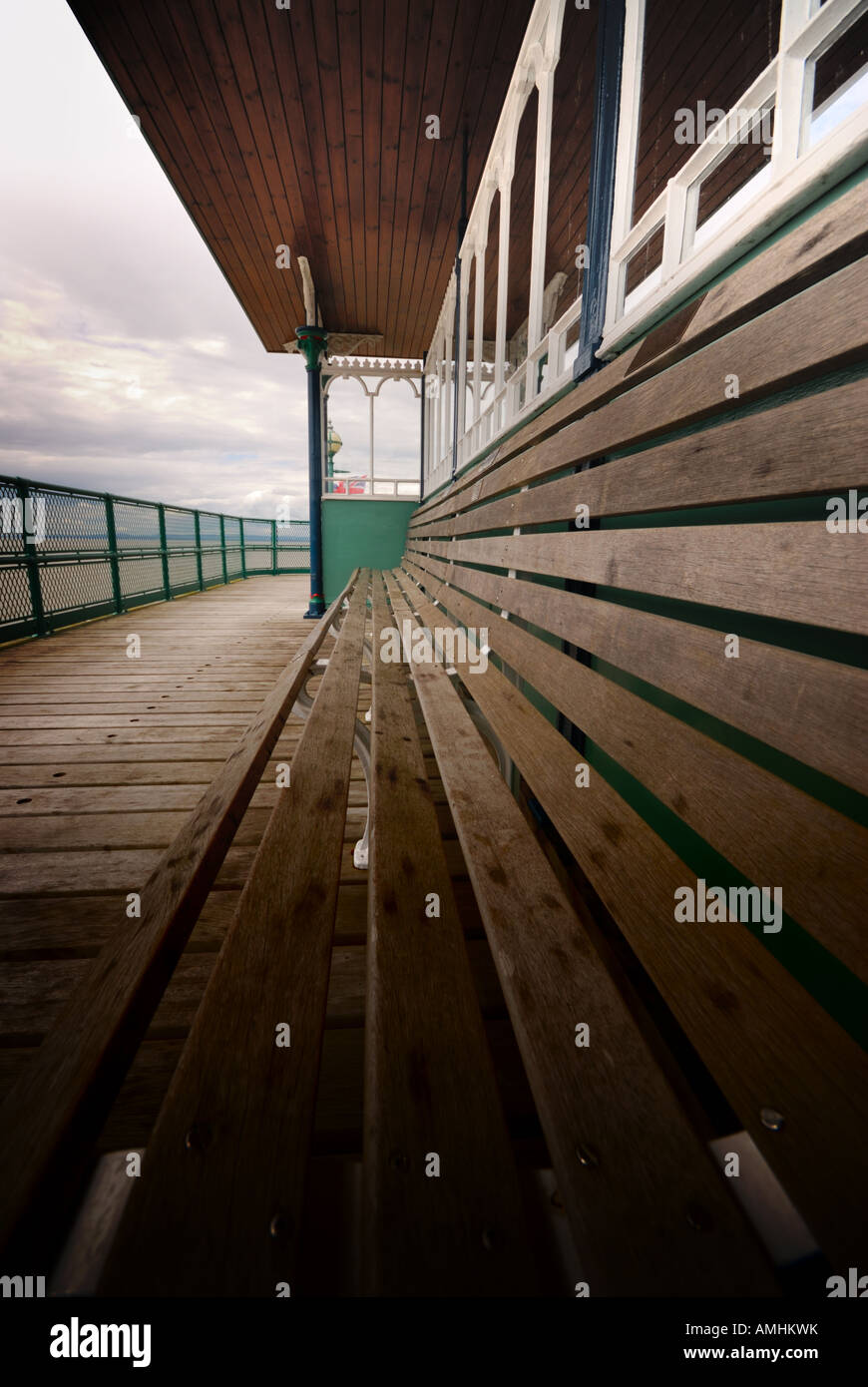 Seating shelter pier hi-res stock photography and images - Alamy