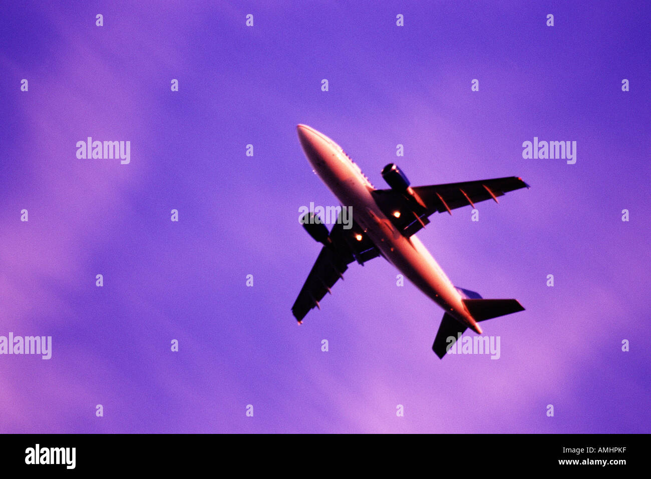 Slant plane hi-res stock photography and images - Alamy