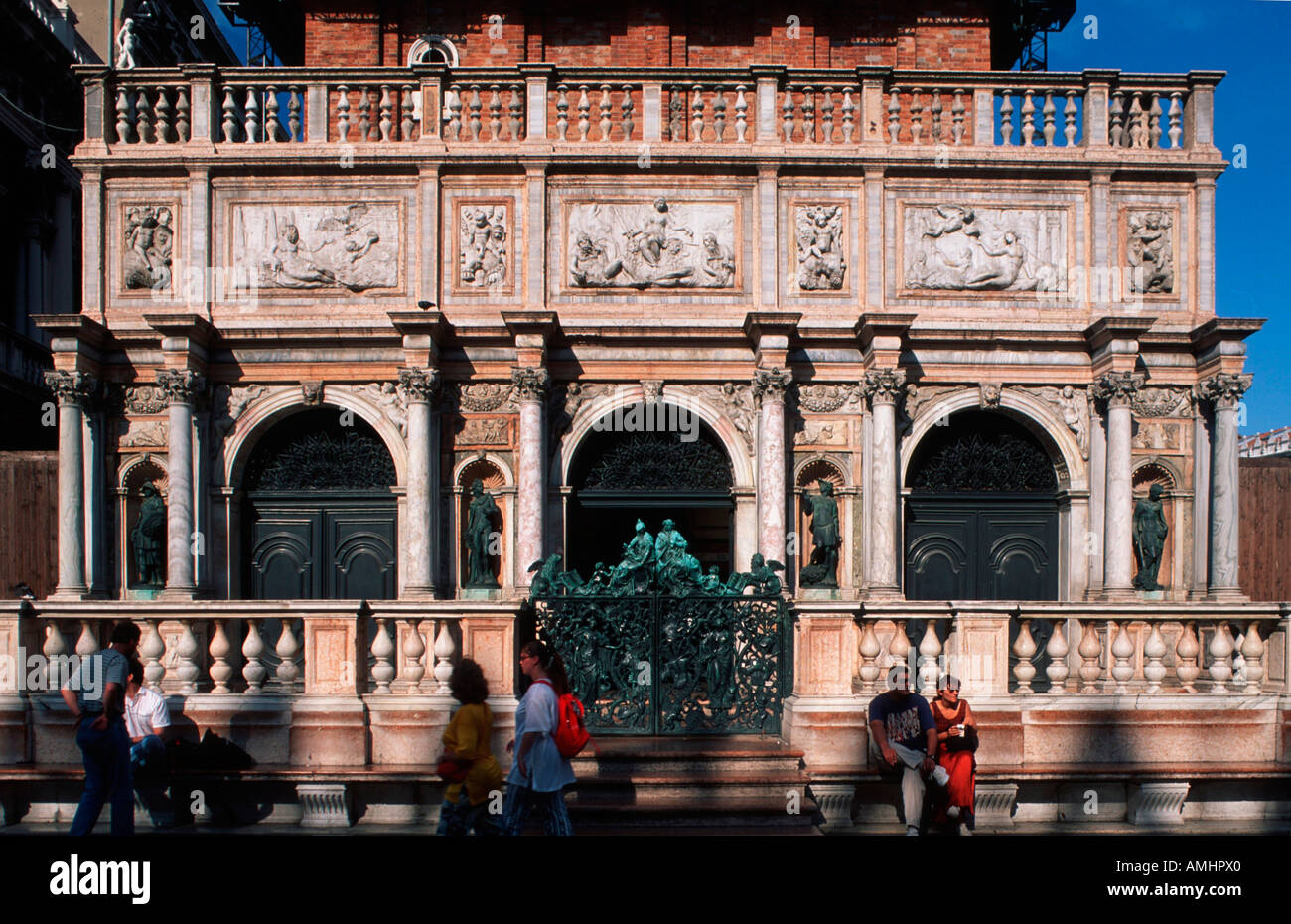 Venedig, Stadtteil San Marco, Piazzetta, Die Loggetta am Fuß des ...