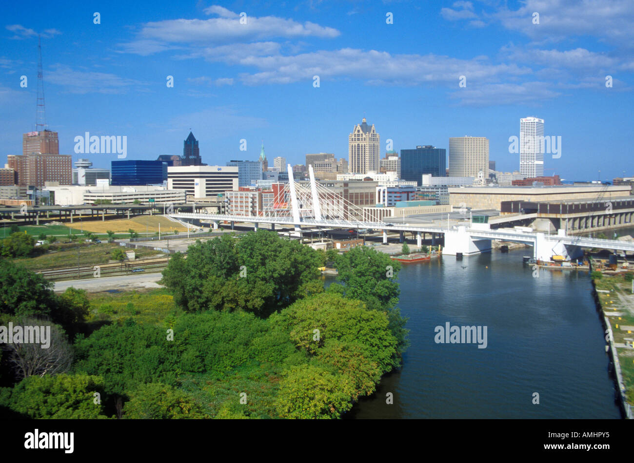 Milwaukee skyline hi-res stock photography and images - Alamy