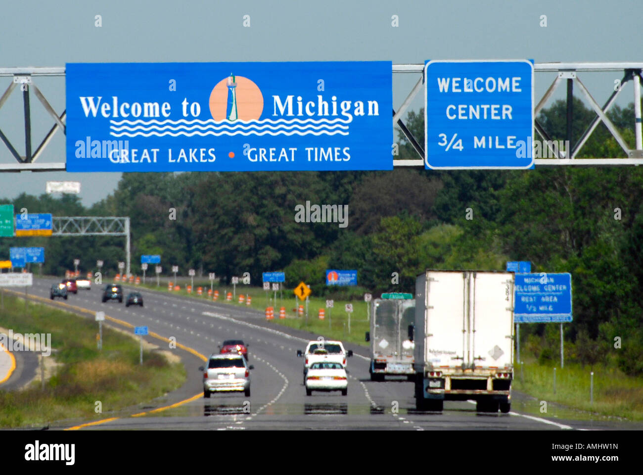 Welcome to Michigan sign on Interstate 94 freeway leaving Indiana Stock ...
