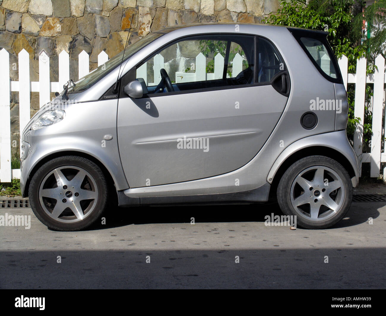 Smart cars hi-res stock photography and images - Alamy