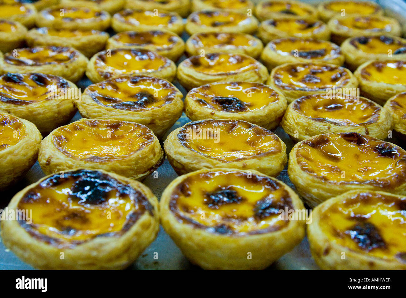 Tray of Egg Tarts at Lord Stow Bakery Macau Stock Photo - Alamy