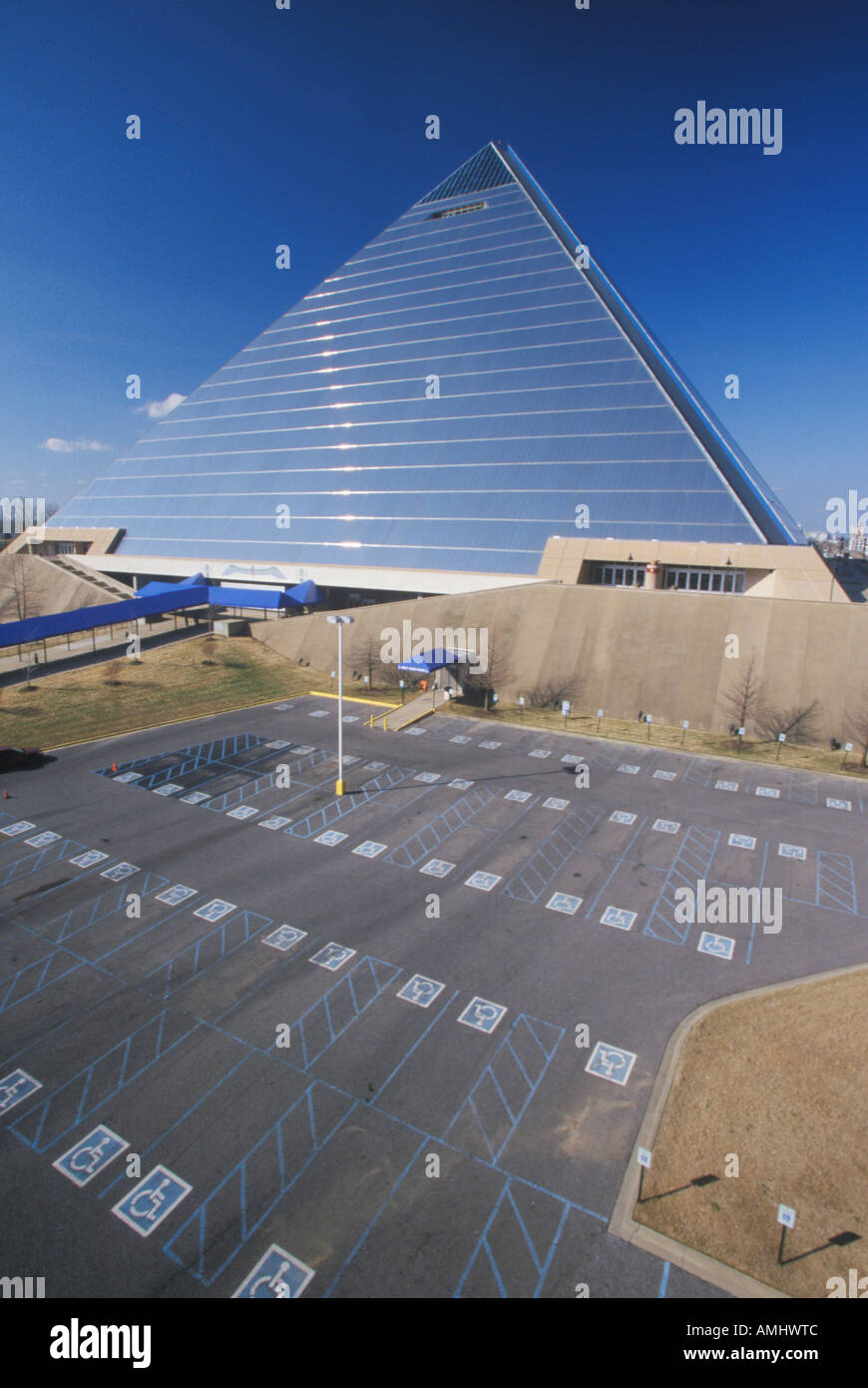 Usa tennessee memphis pyramid hi-res stock photography and images - Alamy
