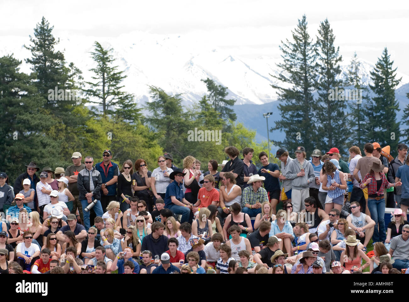 Rodeo crowd hi-res stock photography and images - Alamy