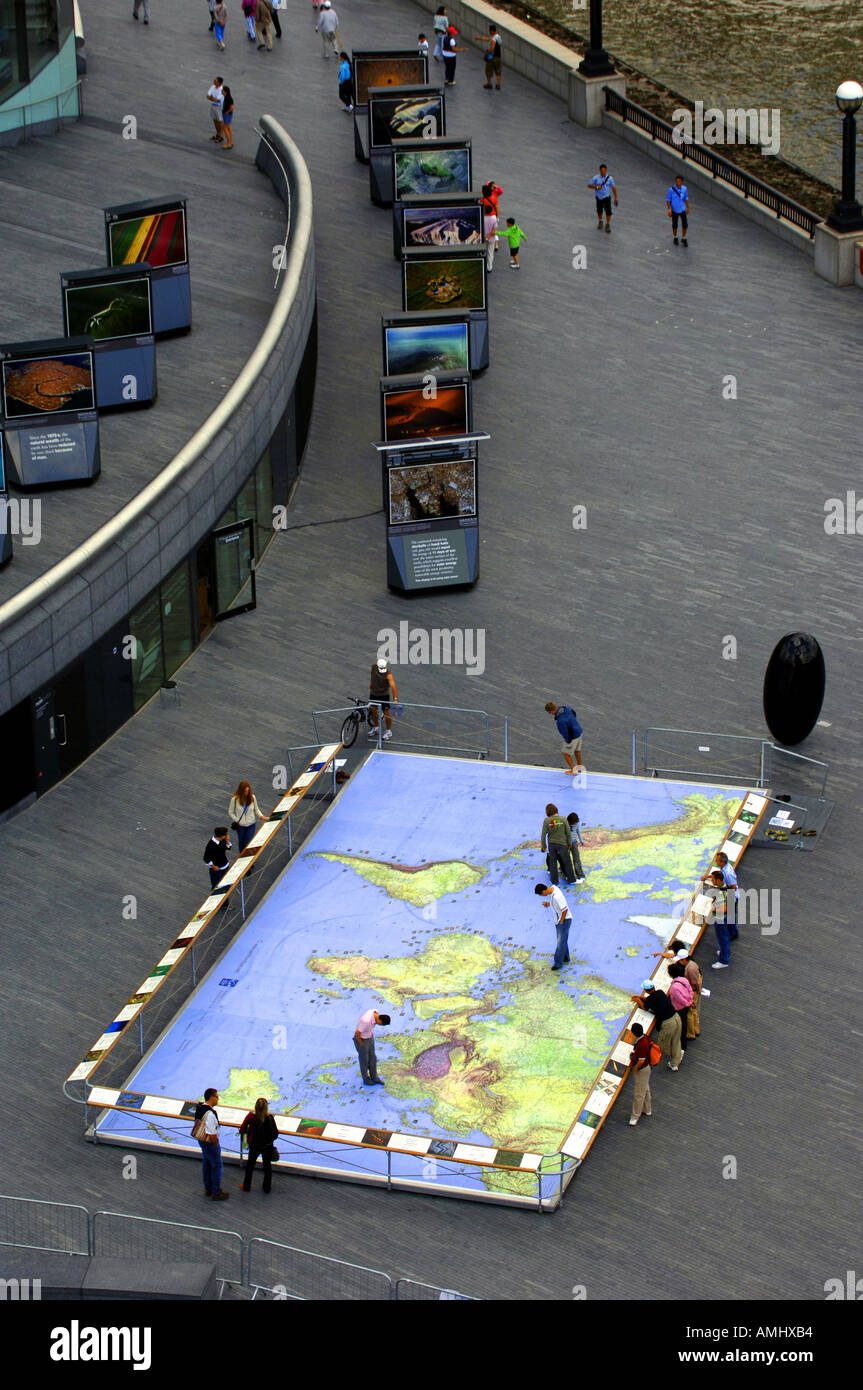 Aerial map of london thames river hi-res stock photography and images ...