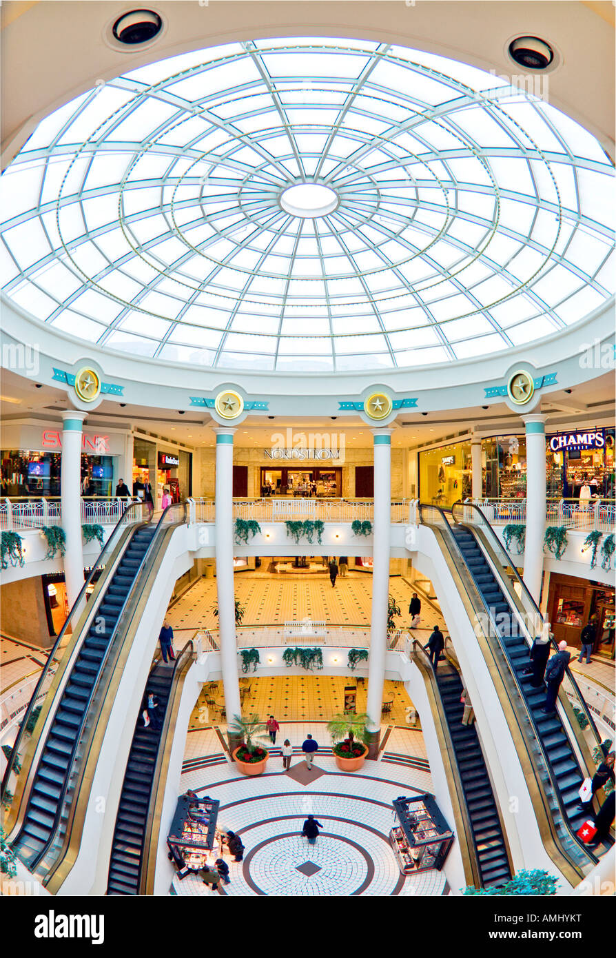 Wide angle of a shopping mall in the United States at Christmas with ...