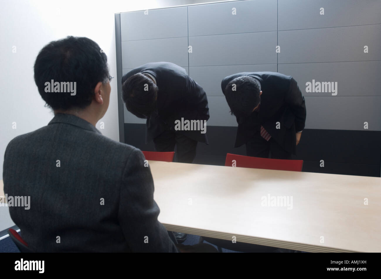 Two men bowing hi-res stock photography and images - Alamy