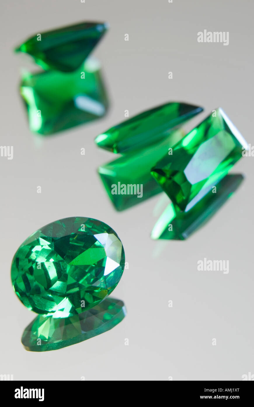 Emerald cut stones hi-res stock photography and images - Alamy