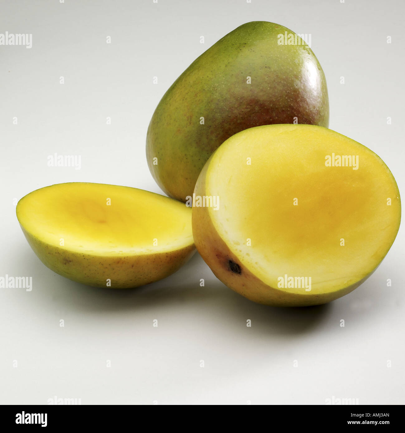 Close up halved mango hi-res stock photography and images - Alamy