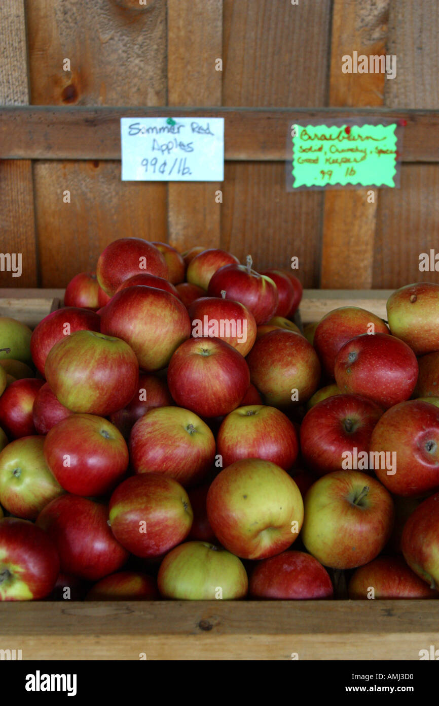 Apples sale hi-res stock photography and images - Alamy