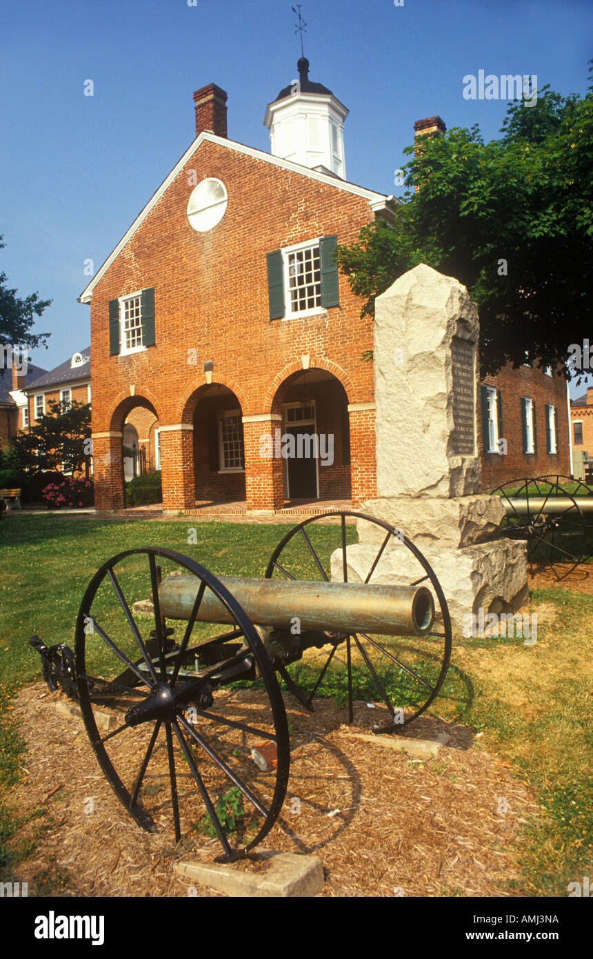 Red brick courthouse with cannon in foreground Fairfax County VA Stock ...