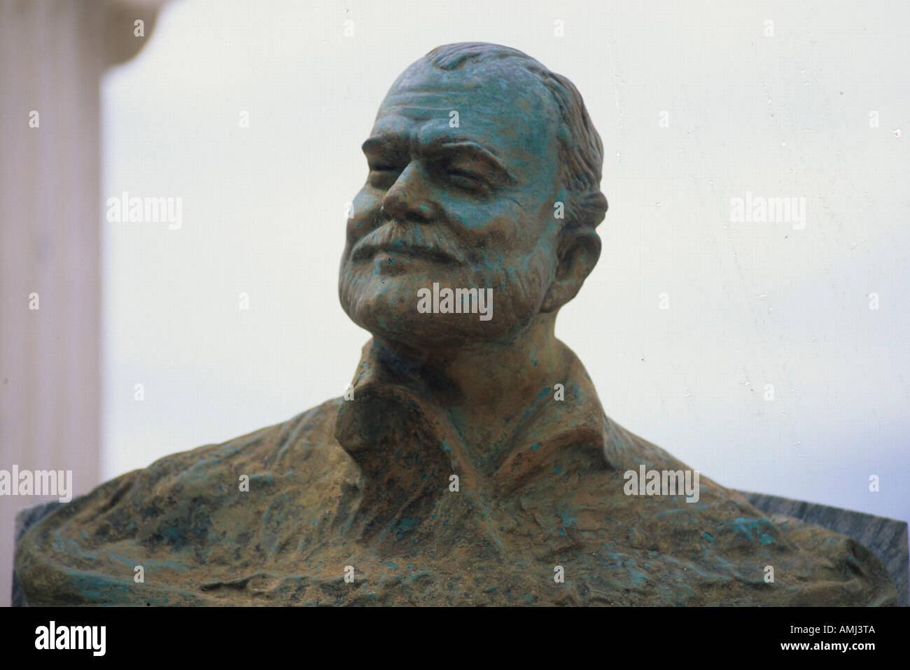 Statue de ernest hemingway hi-res stock photography and images - Alamy