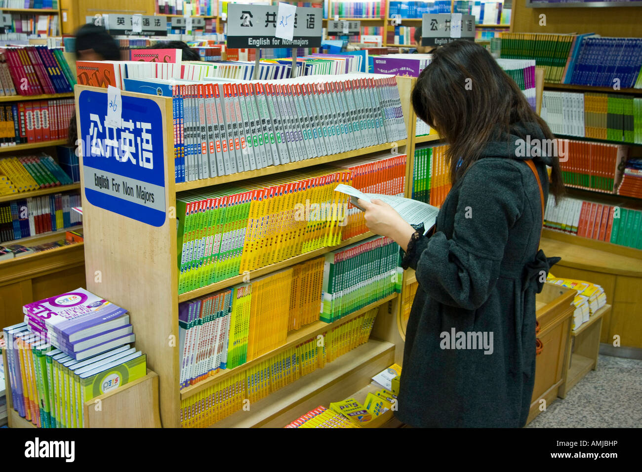 English woman reading hi-res stock photography and images - Alamy