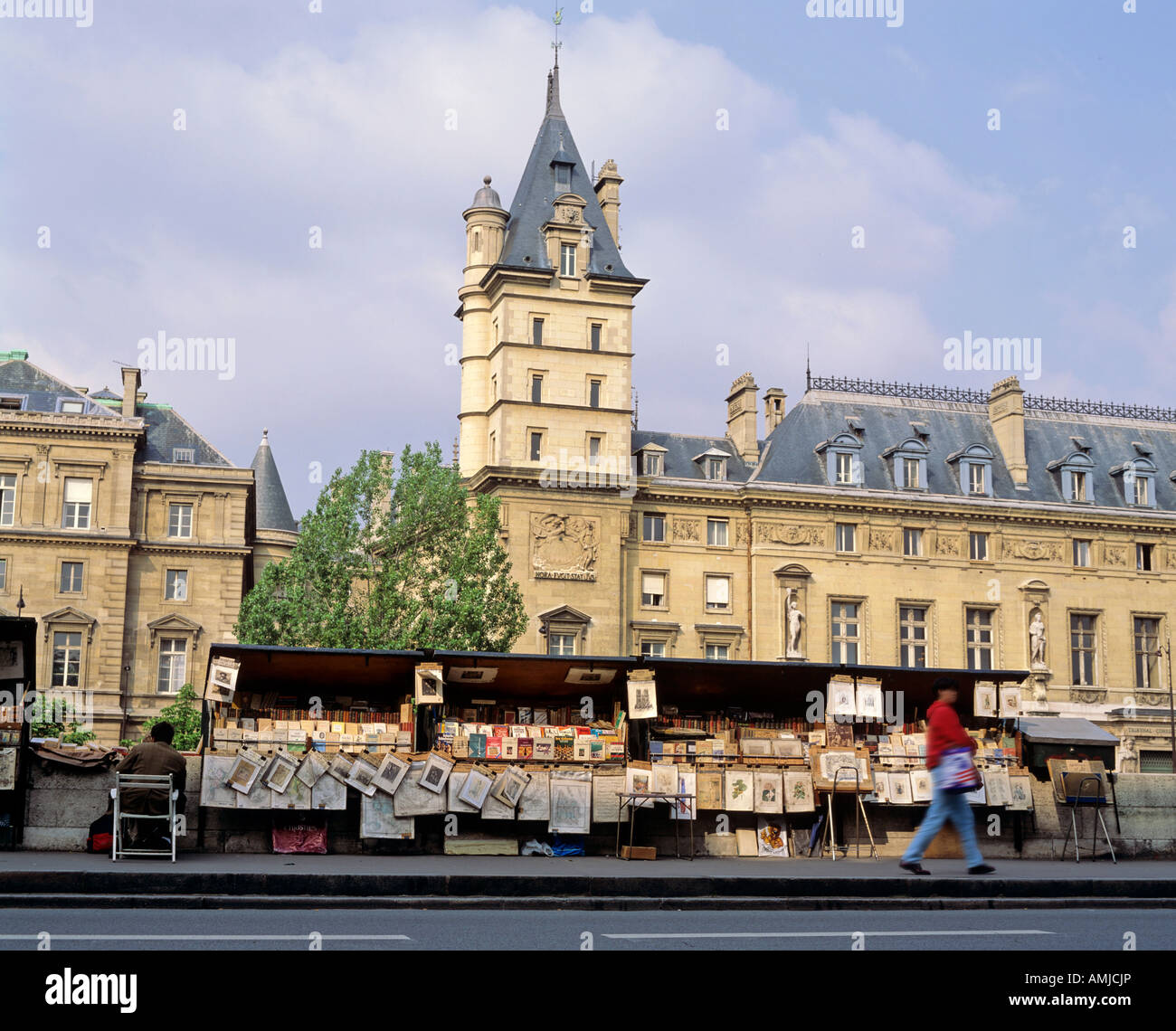 Book shop paris hi-res stock photography and images - Alamy