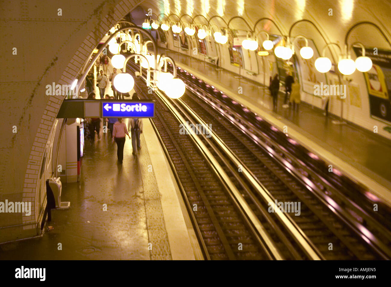 Paris metro lines hi-res stock photography and images - Alamy