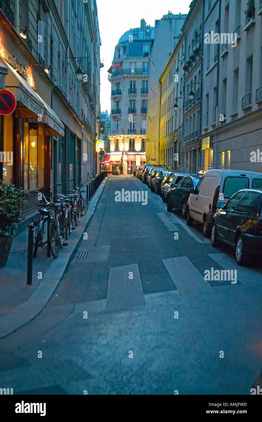 Color street photography in paris hi-res stock photography and images ...