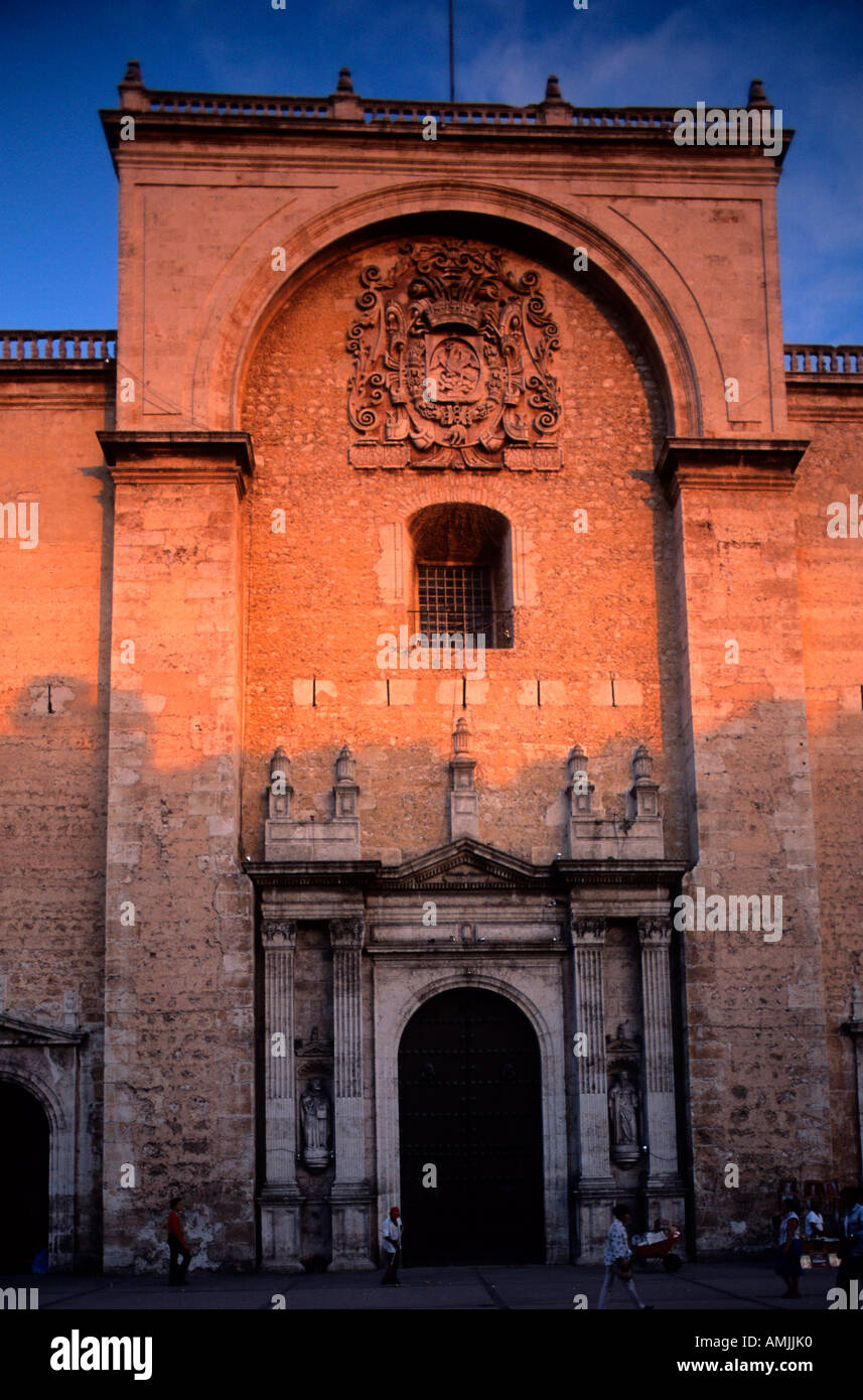 Merida mexico zocalo cathedral hi-res stock photography and images - Alamy