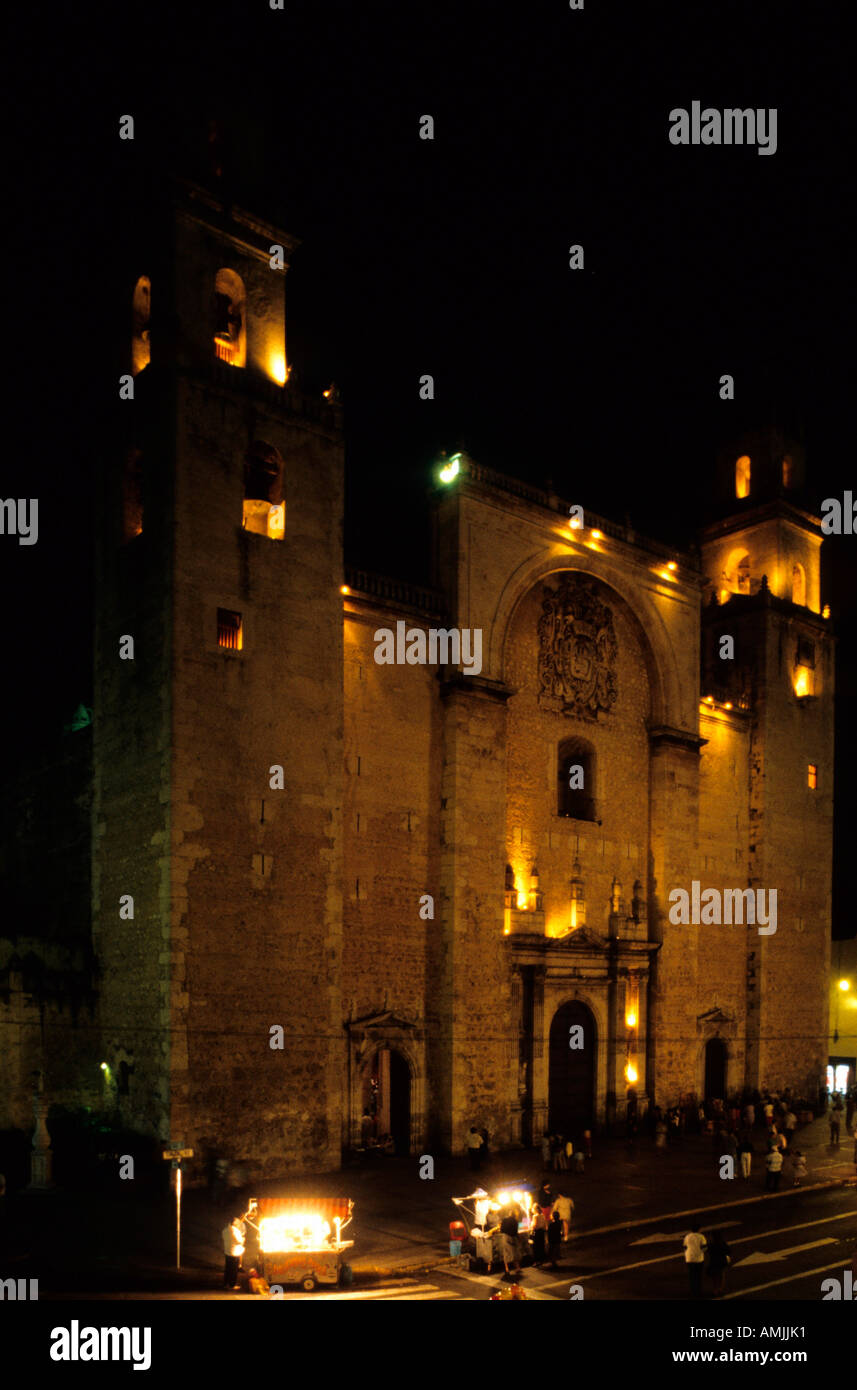 Merida mexico zocalo cathedral hi-res stock photography and images - Alamy