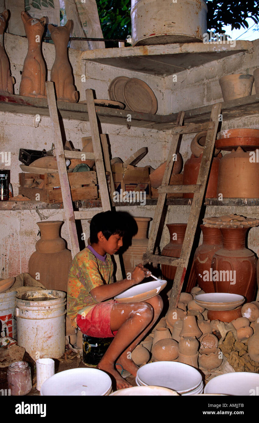 Ticul pottery hi-res stock photography and images - Alamy