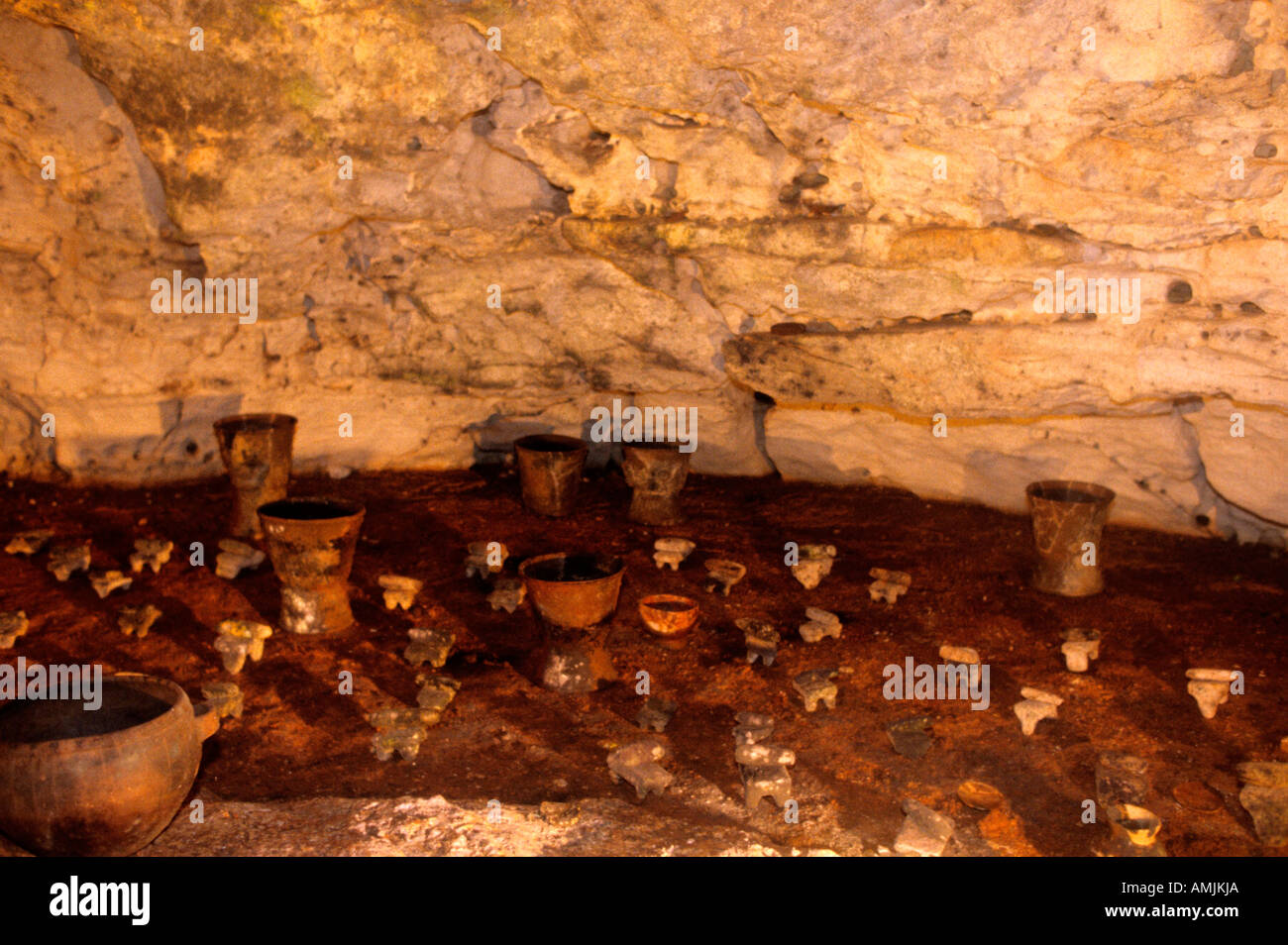 Metates mayas hi-res stock photography and images - Alamy