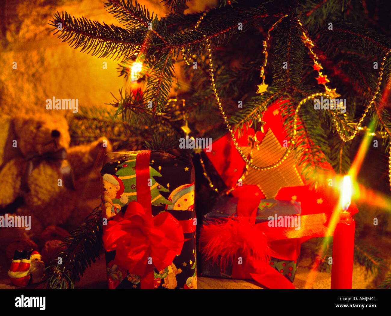 Teddy bear candle light christmas hi-res stock photography and images ...
