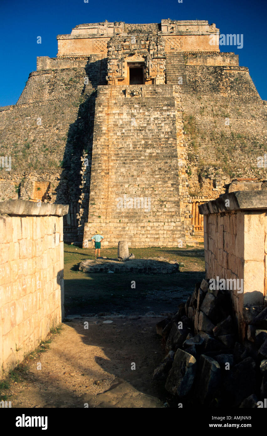 Mexiko, Yucatan, Uxmal im klassischen Maya-Puuc-Stil erbaut, Eingang ...