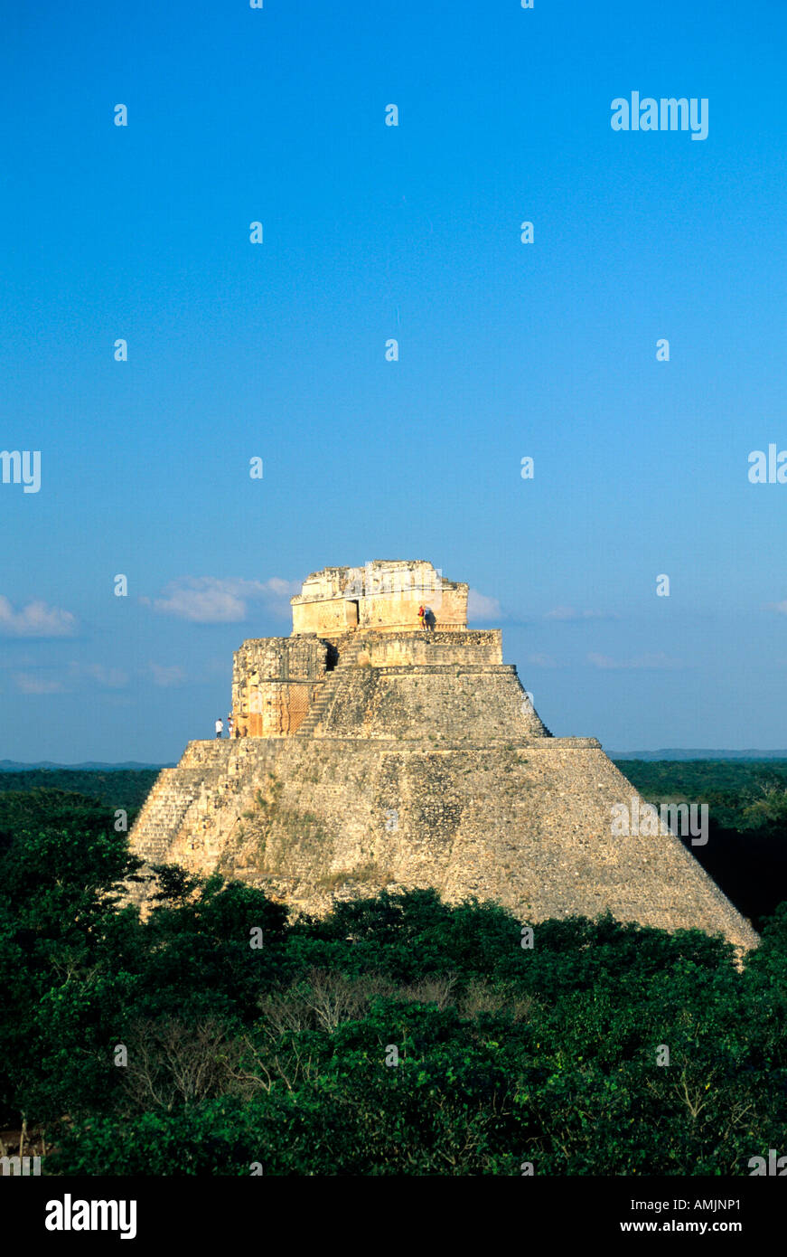 Templo maya maya piramide mexico hi-res stock photography and images ...