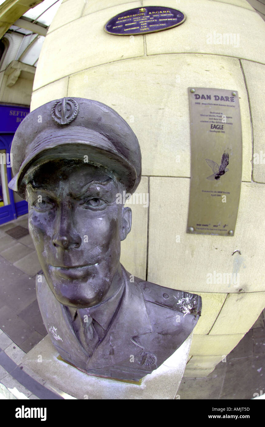 Dan dare hi-res stock photography and images - Alamy