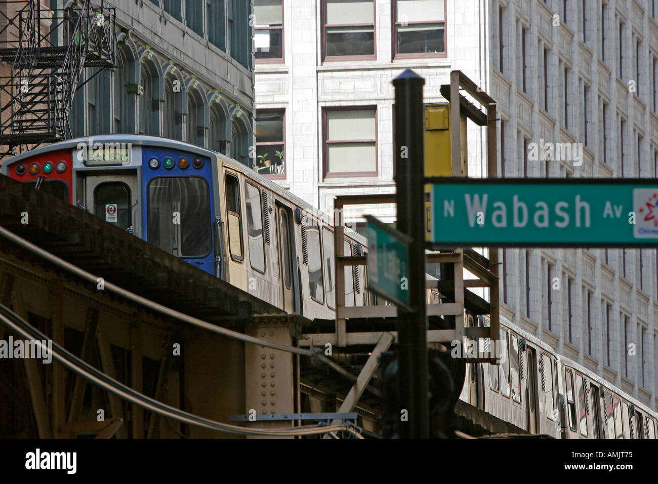 The Loop overhead railway at North Wabash Avenue downtown Chicago ...