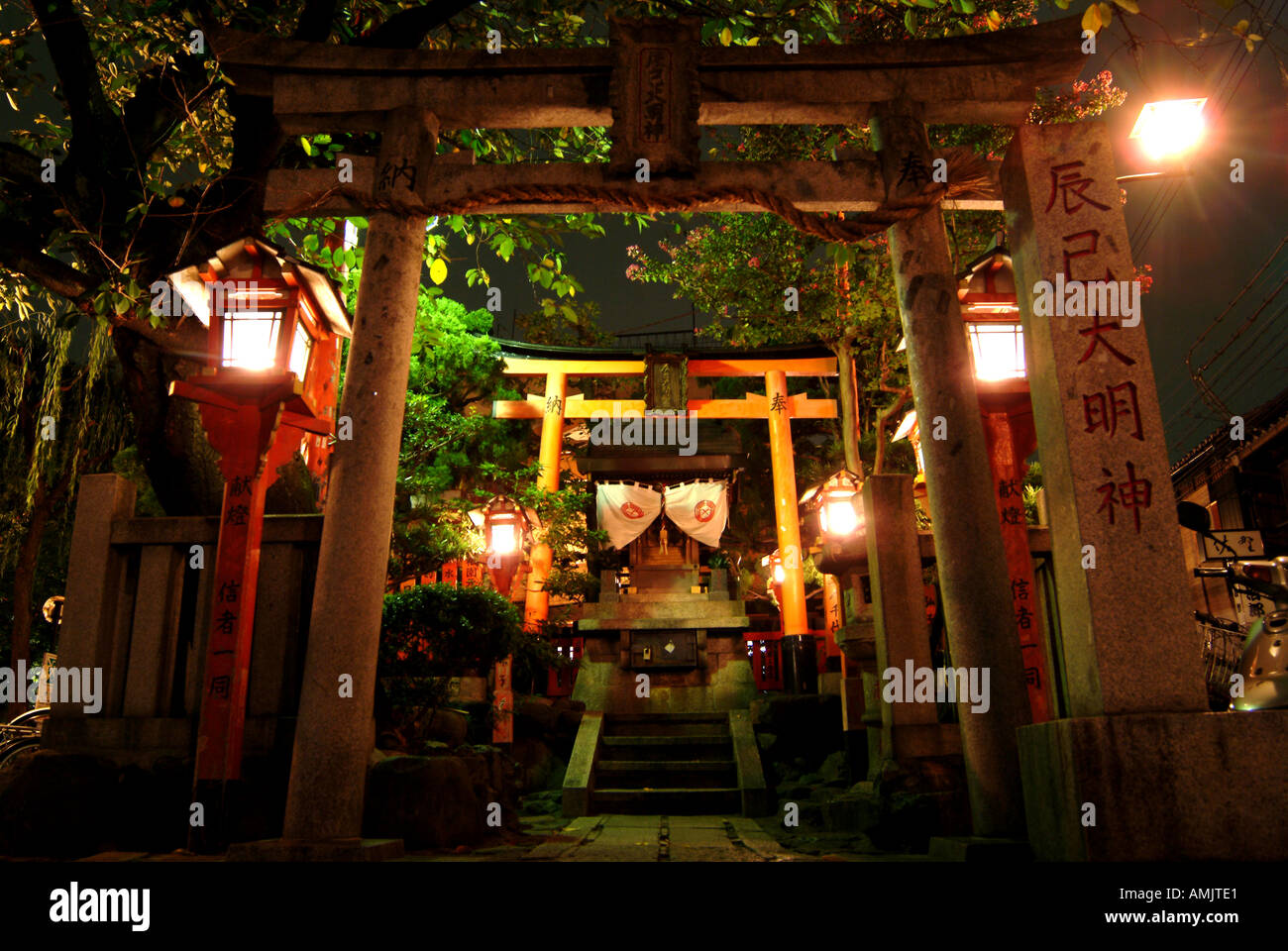 Gion tatsumi shrine hi-res stock photography and images - Alamy