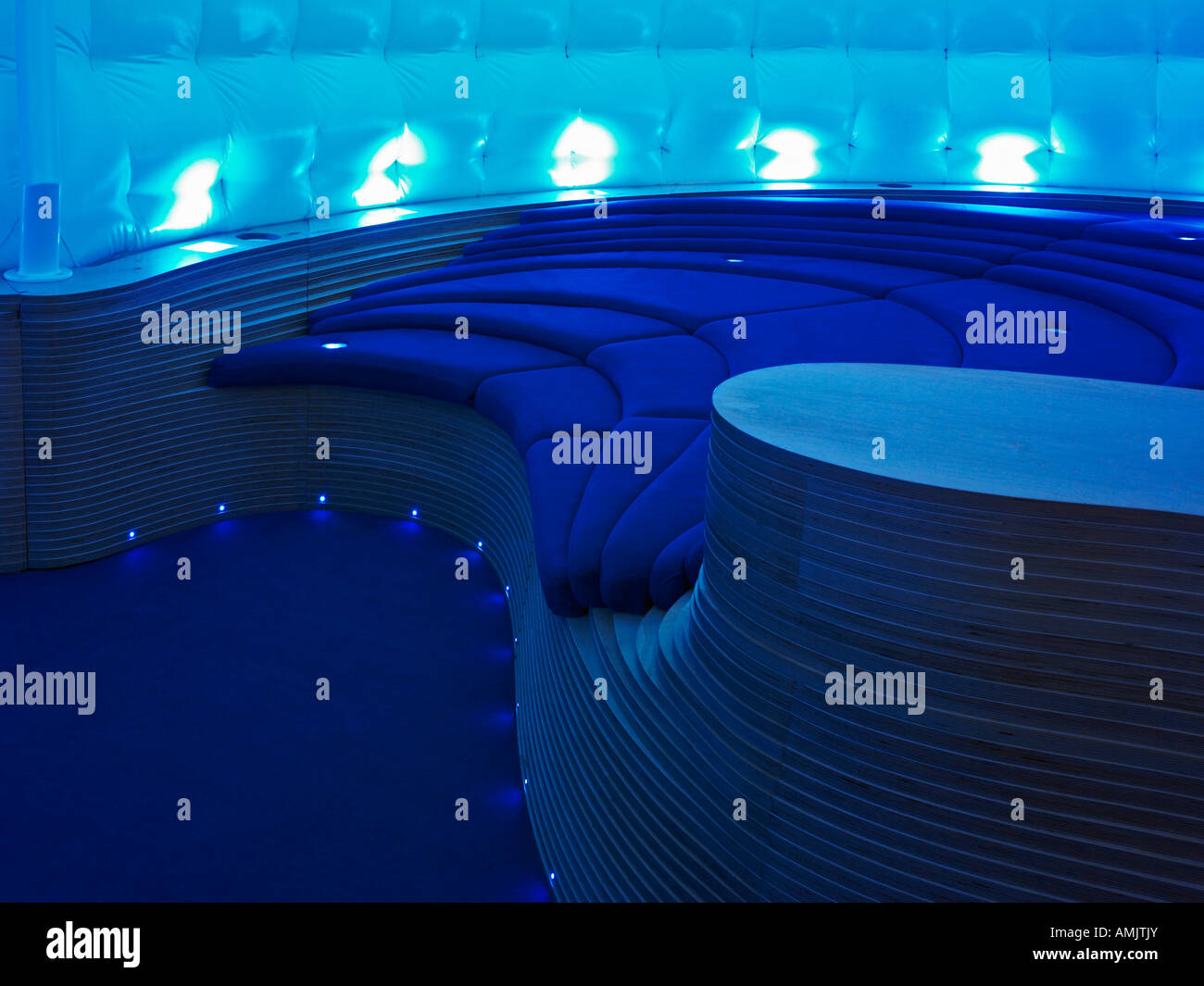 O2 shop interior hi-res stock photography and images - Alamy