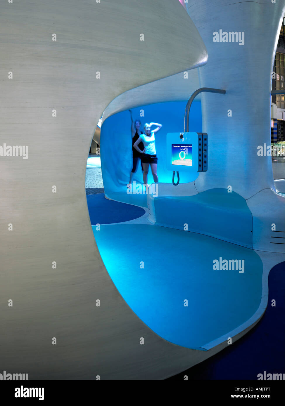 O2 concept store hi-res stock photography and images - Alamy