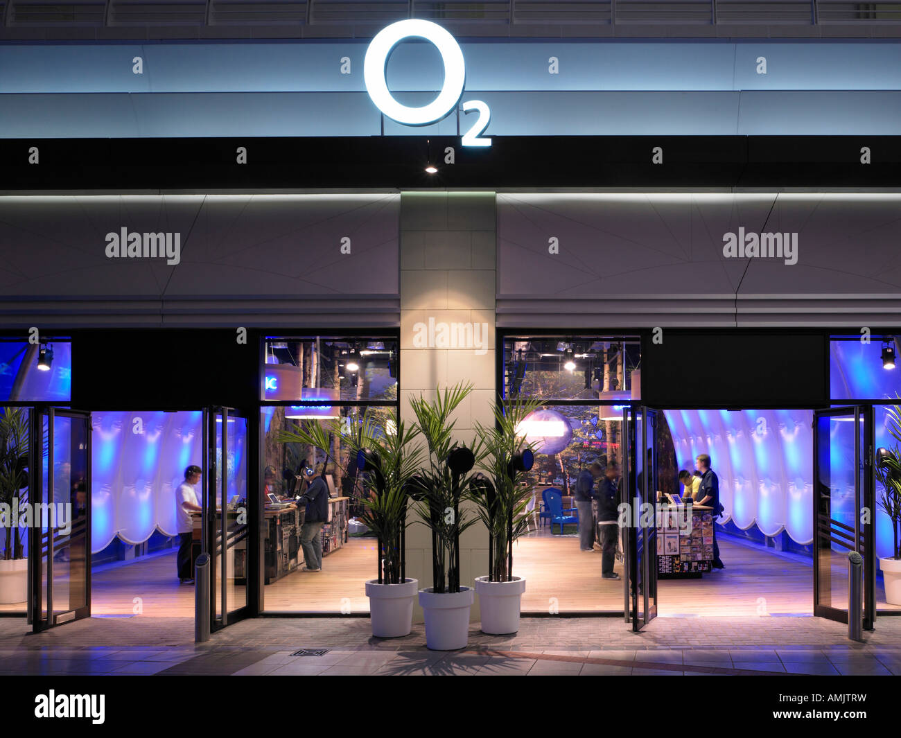 O2 Concept Store and Brand Experience, The O2, London Architect: Jordan ...