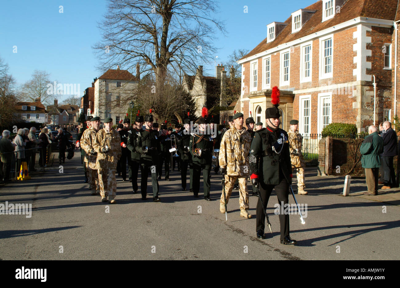 Soldiers rifles regiment in british hi-res stock photography and images ...