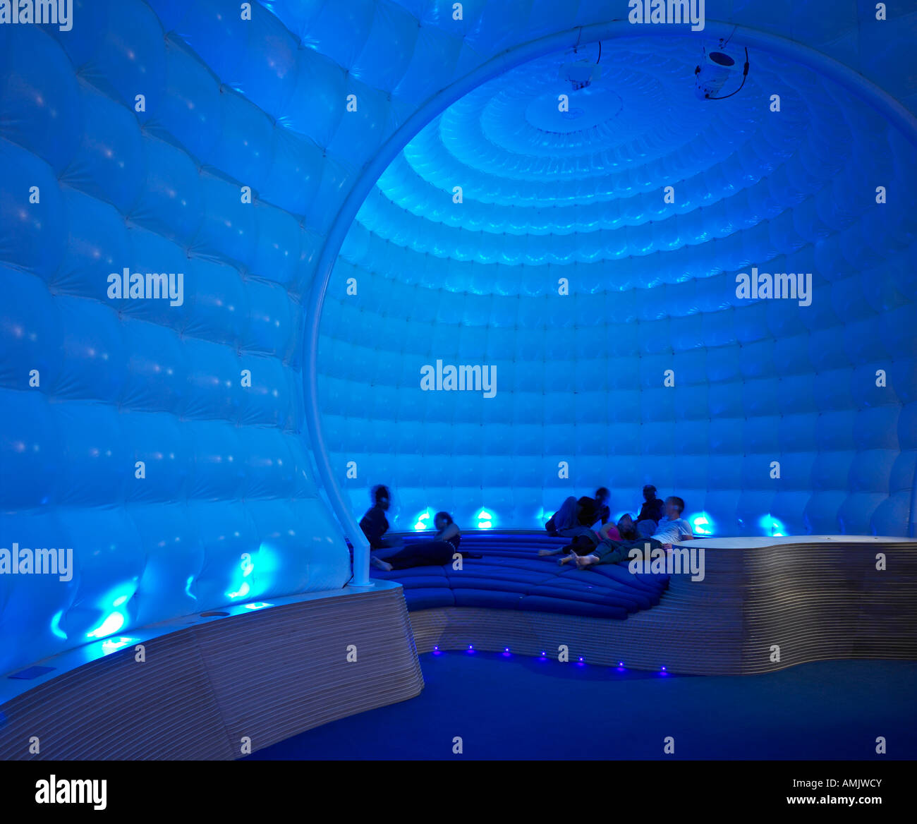 O2 shop interior hi-res stock photography and images - Alamy