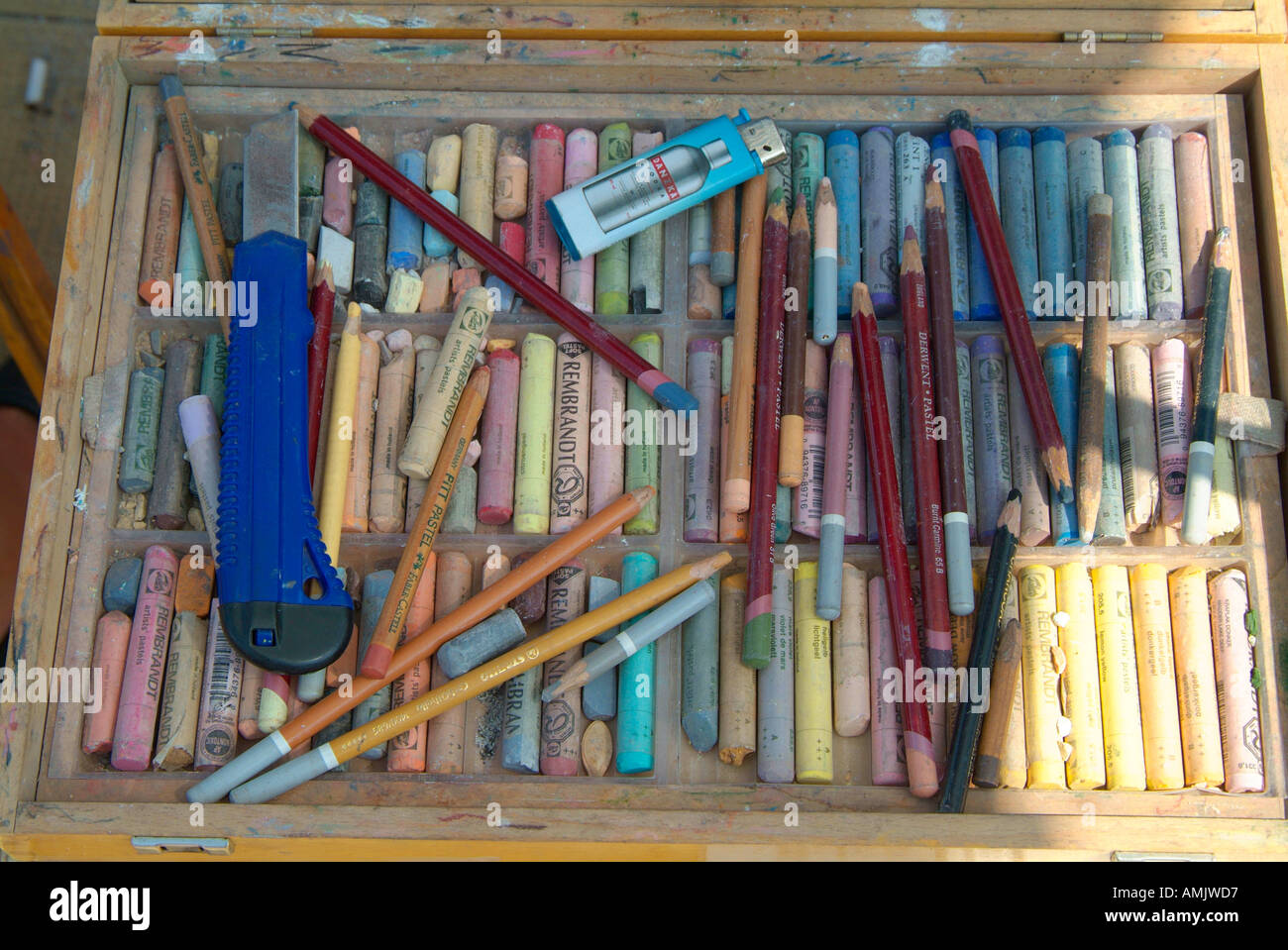 Artists material hi-res stock photography and images - Alamy