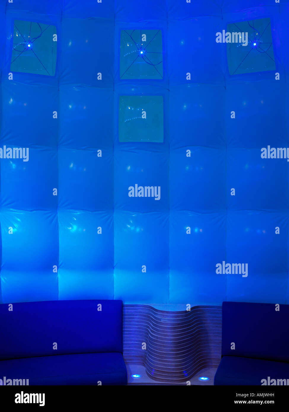 O2 concept store hi-res stock photography and images - Alamy