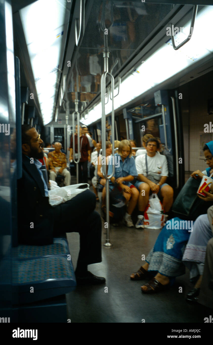 Passengers on the paris metro hi-res stock photography and images - Alamy