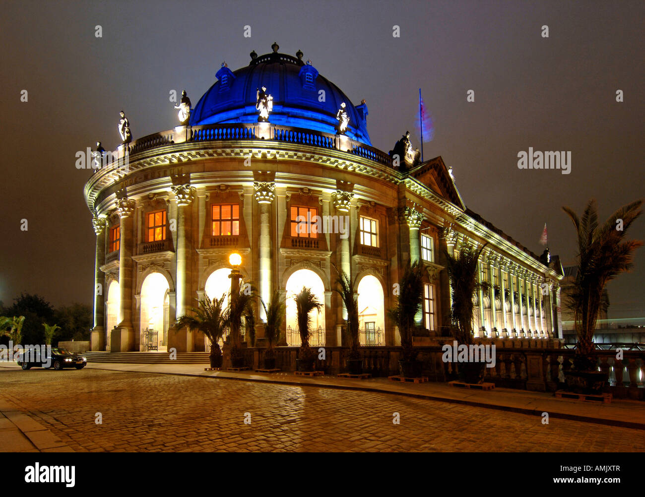 Museums at night festival hi-res stock photography and images - Alamy