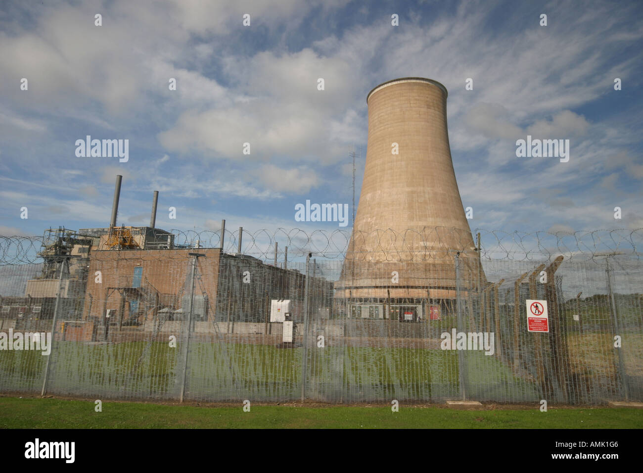 Chapelcross nuclear power station hi-res stock photography and images ...