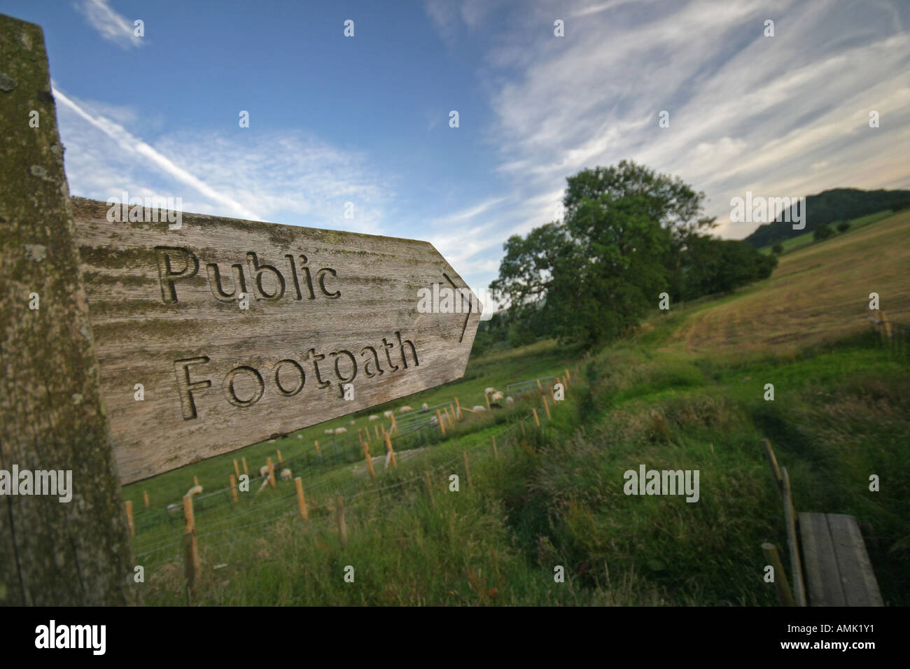 Follow the footpath signs hi-res stock photography and images - Alamy