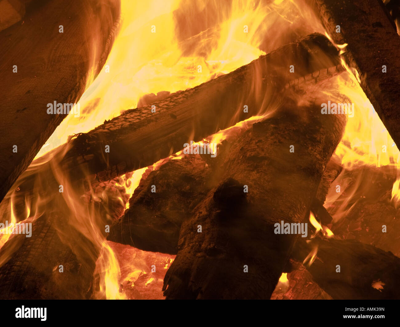 Wood burning fire Stock Photo - Alamy