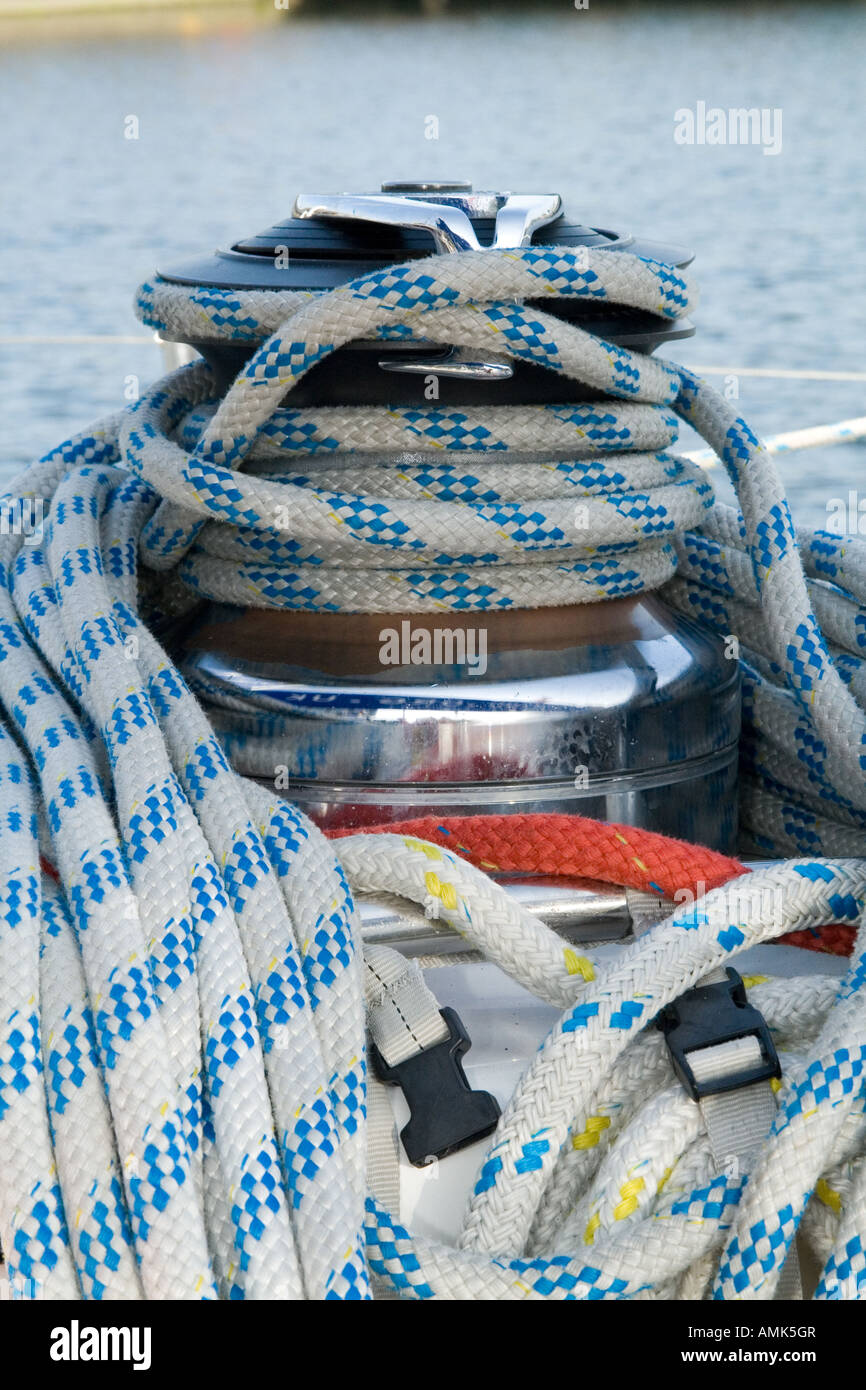 Capstan and rope hi-res stock photography and images - Alamy