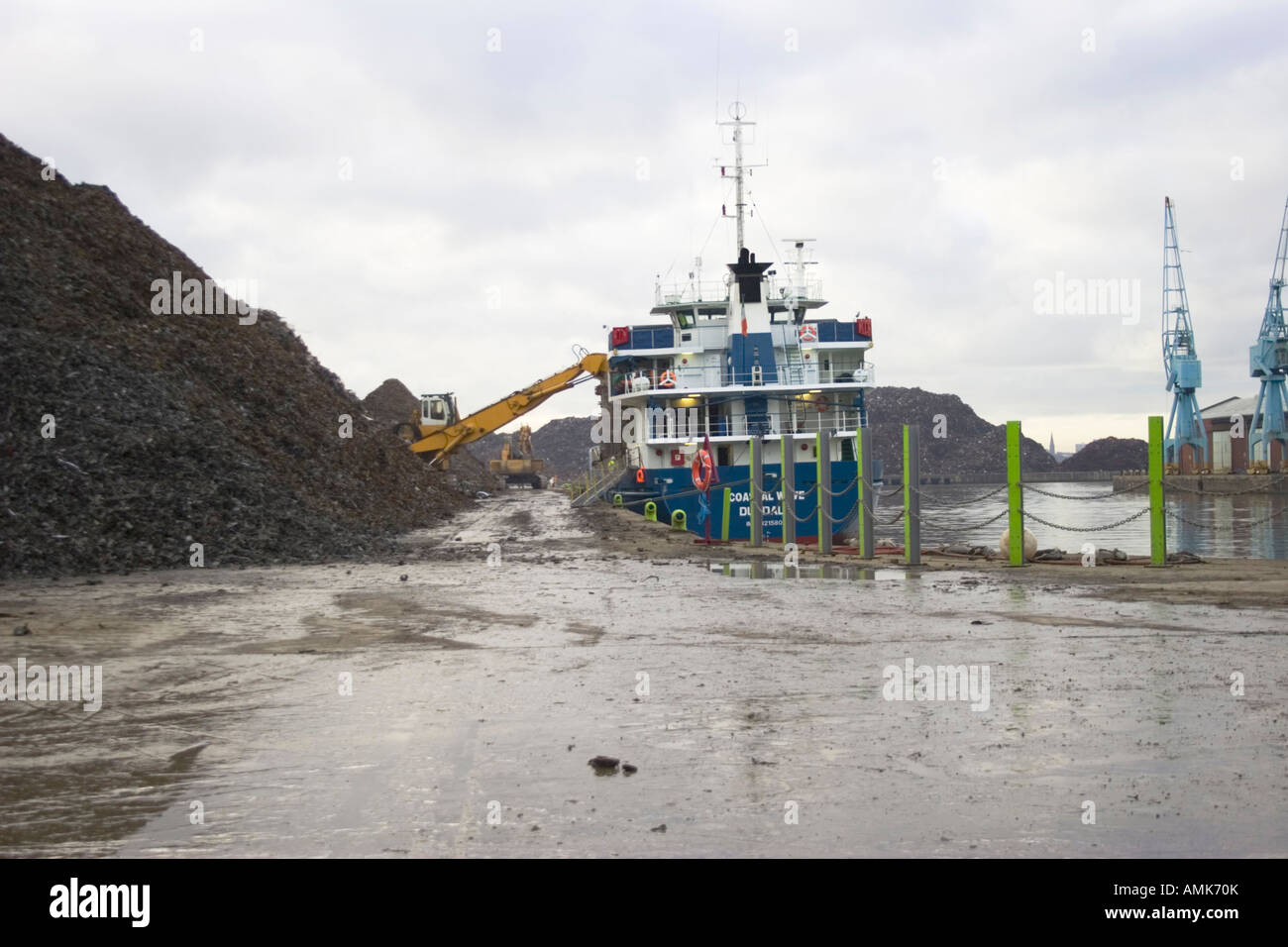 Load of scrap metal hi-res stock photography and images - Alamy