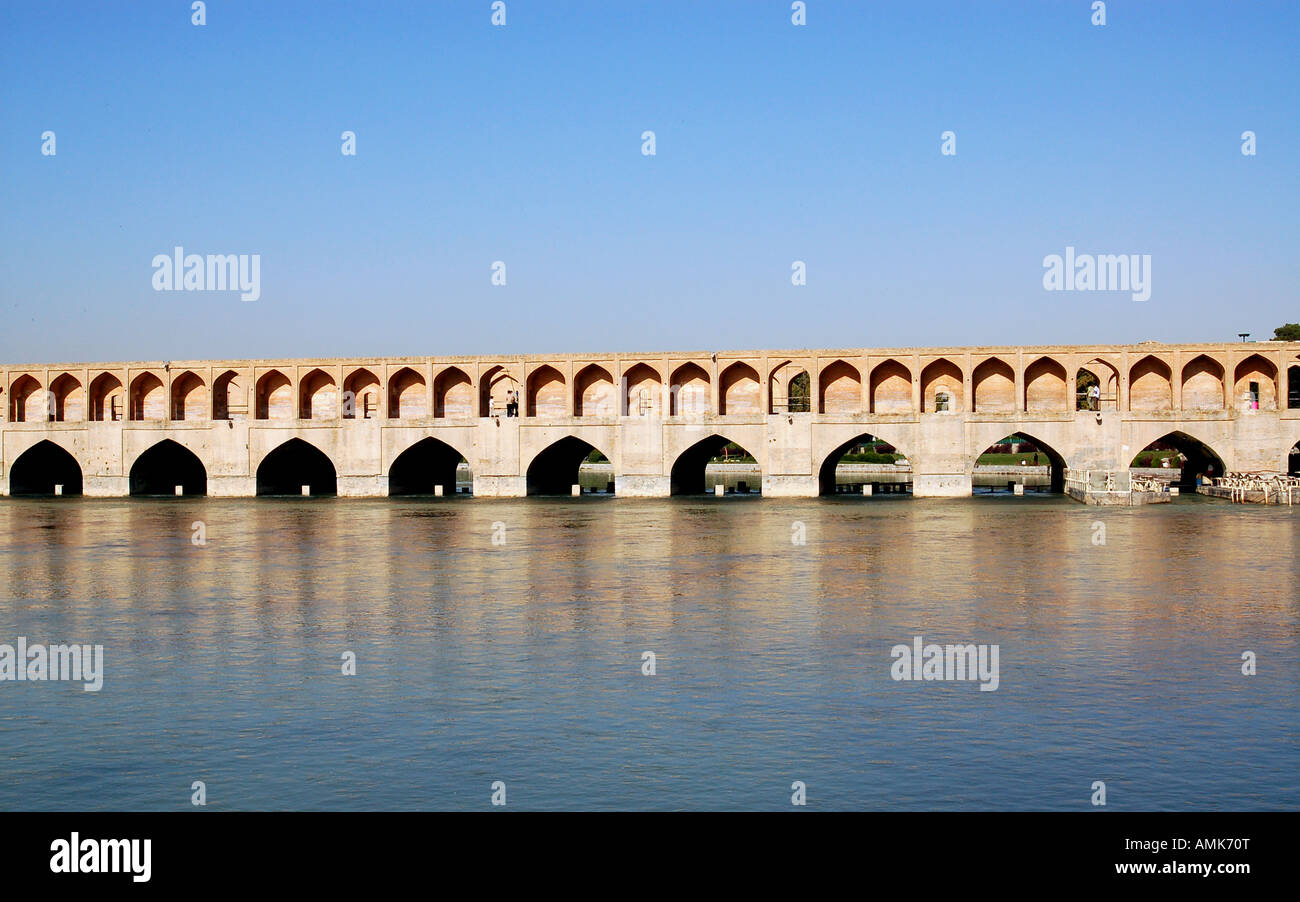 Si-o-se Bridge, also known as Bridge of 33 Arches, in Isfahan, Iran ...