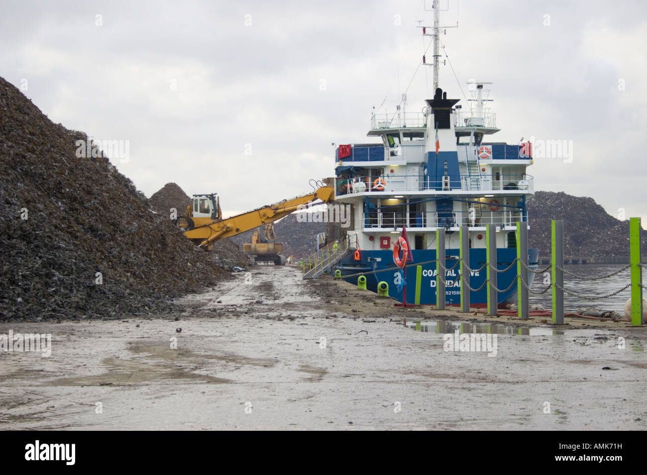 Ship loading conveyor belt hi-res stock photography and images - Alamy